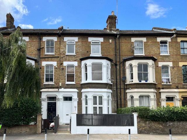 Wood Lane, Shepherd's Bush, London, W12 2 bed apartment to rent £2,650 pcm £612 pw