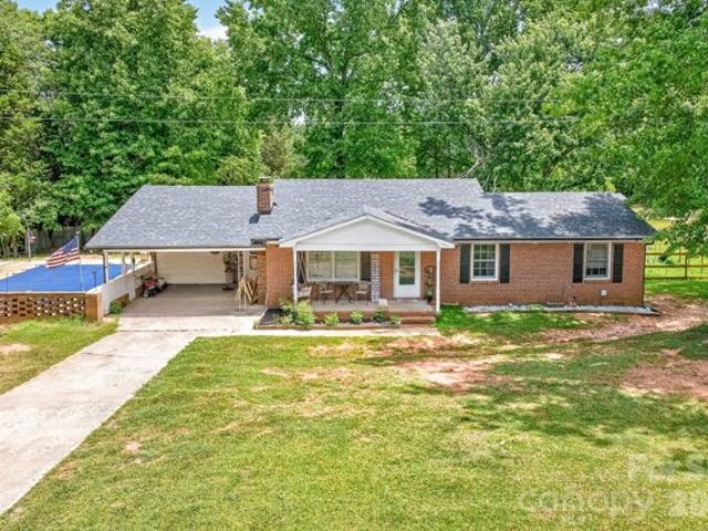 Wood Rd, York, Home For Sale
