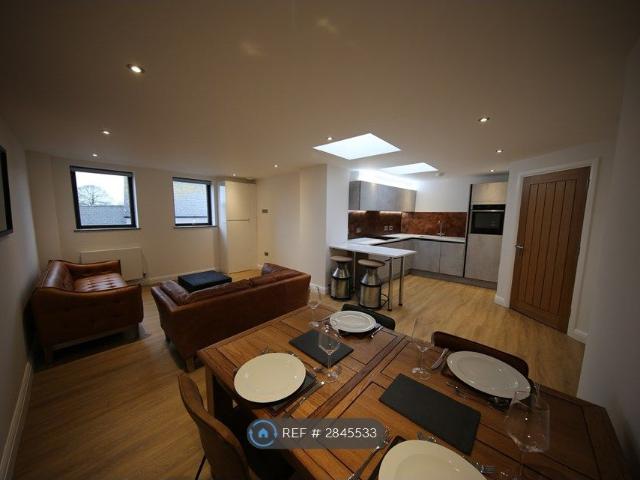 Wood St, Swindon SN1, 2 bed flat to rent, £1,850 pcm | PrimeLocation