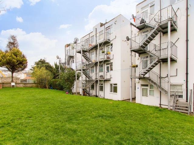 Wood Street, Walthamstow, Walthamstow, London E17, 2 bed flat to rent, £1,900 pcm | PrimeLocation