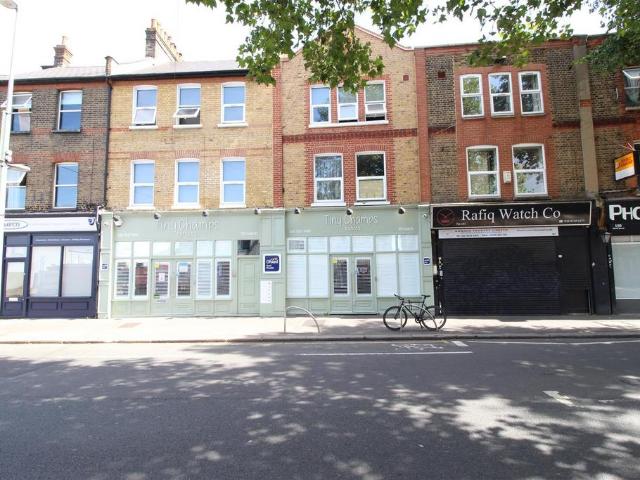 Wood Street, Walthamstow E17 2 bed apartment to rent £1,750 pcm £404 pw
