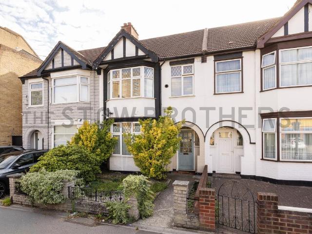 Wood Street, Walthamstow, London E17, 3 bed property to rent, £2,500 pcm | PrimeLocation