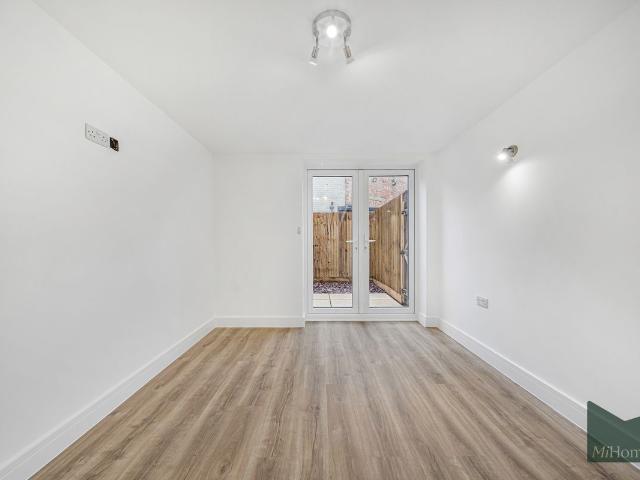 Wood Street, Barnet EN5, 1 bed flat to rent, £1,500 pcm | PrimeLocation
