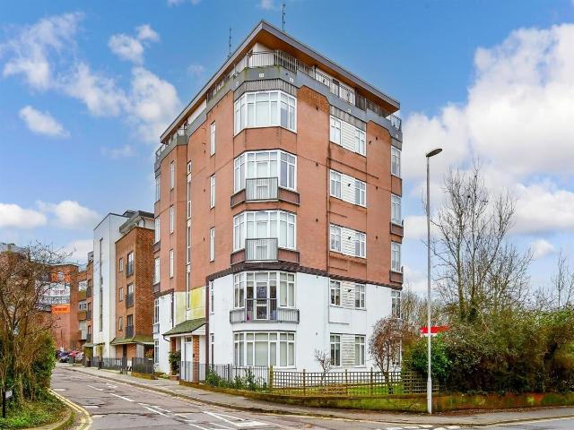 Wood Street, East Grinstead RH19, 3 bed flat to rent, £2,250 pcm | PrimeLocation
