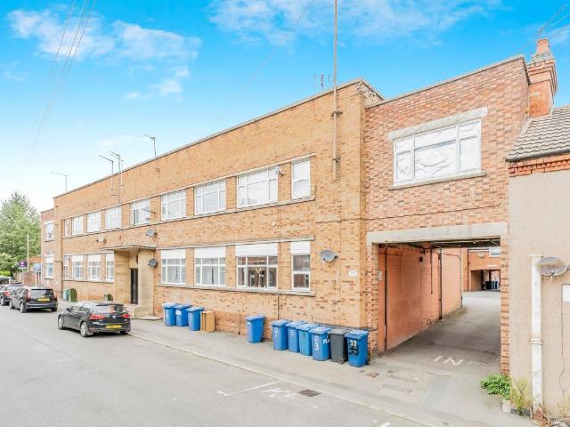 Wood Street, Kettering NN16, 2 bed flat to rent, £900 pcm | PrimeLocation