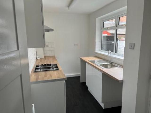 Wood Street, Middleton, M24