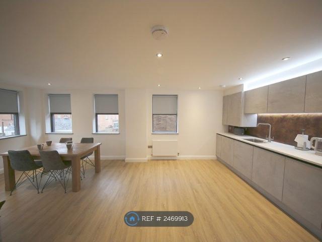 Wood Street, Swindon SN1, 2 bed flat to rent, £2,000 pcm | PrimeLocation