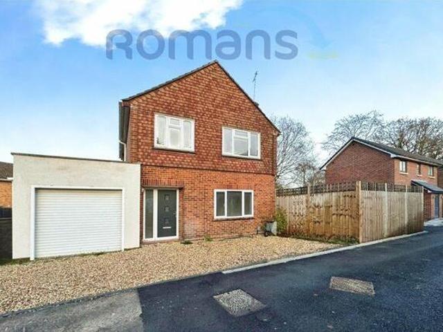 Woodcot Gardens, Farnborough, 3 Bedroom Detached