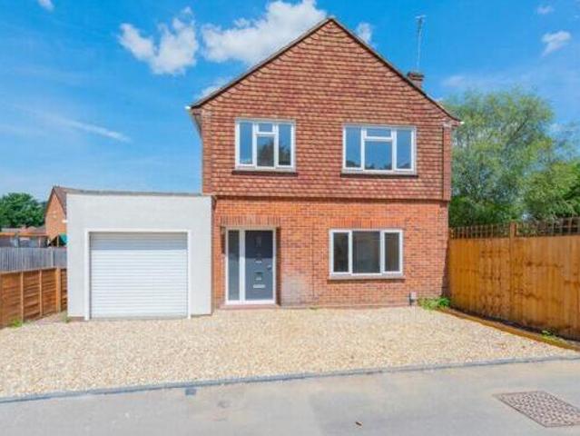 Woodcot Gardens, Farnborough, 3 Bedroom Detached