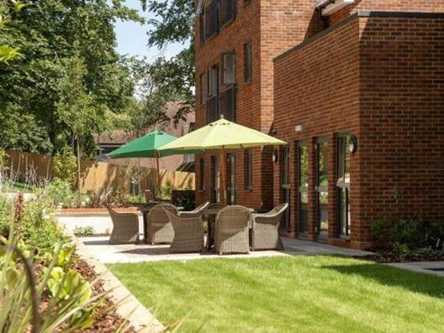 Woodcote Valley Road, Purley, 2 Bedroom Apartment