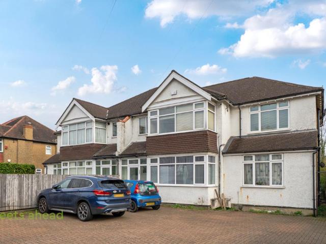 Woodcote Grove Road, Coulsdon, CR5 1 bed apartment to rent £1,325 pcm £306 pw