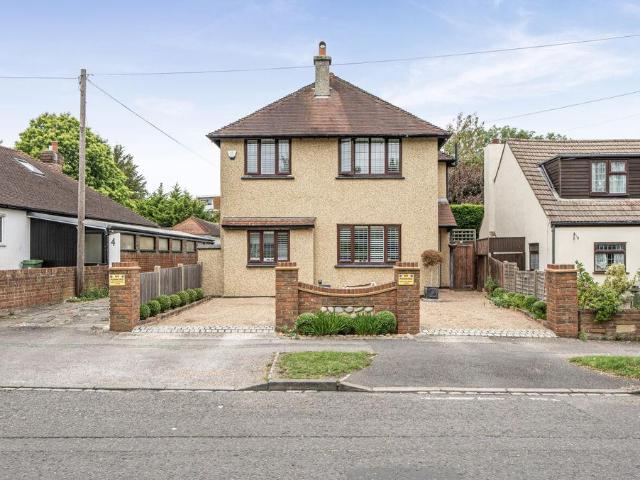 Woodcote Green, Wallington 4 bed detached house to rent £2,850 pcm £658 pw