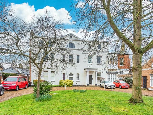 Woodcote Hall, Woodcote Road, Epsom. 2 bed flat to rent £1,600 pcm £369 pw