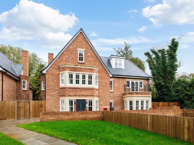 Woodcote Reservoir, Purley CR8 2 bed apartment to rent £2,025 pcm £467 pw