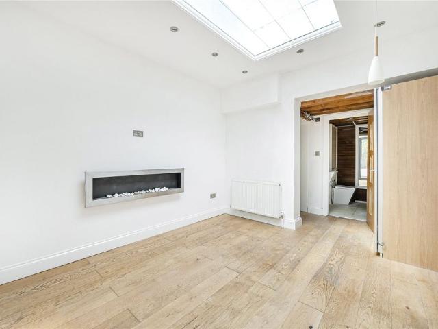 Woodcote Road, Epsom, Surrey, KT18 7QQ