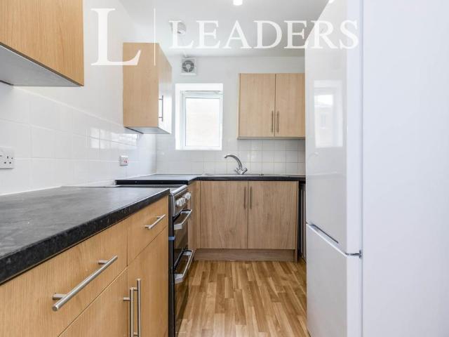 Woodcote Road, SM6 2 bed flat to rent £1,450 pcm £335 pw