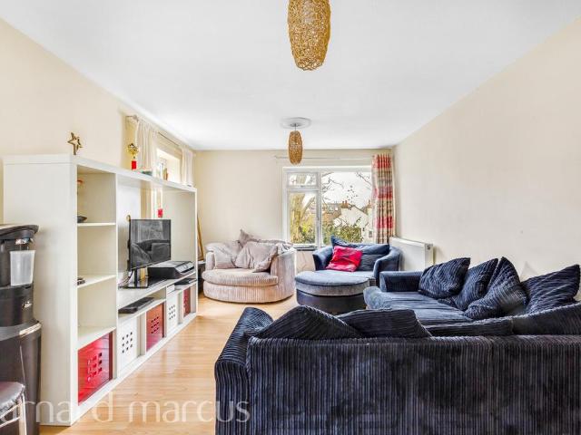 Woodcote Road, WALLINGTON 2 bed apartment to rent £1,650 pcm £381 pw