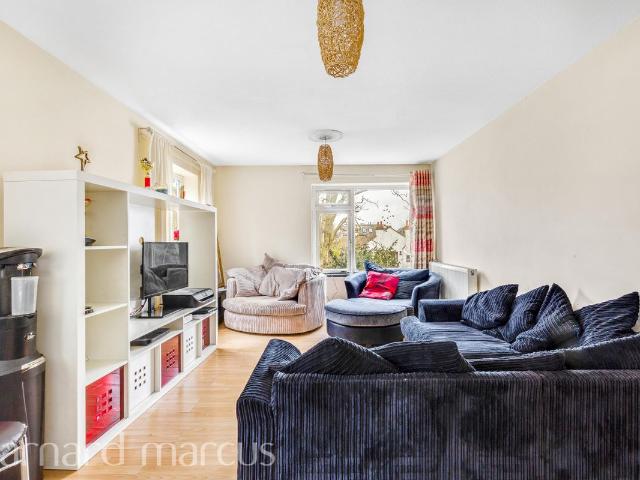 Woodcote Road, Wallington SM6, 2 bed flat to rent, £1,650 pcm | PrimeLocation