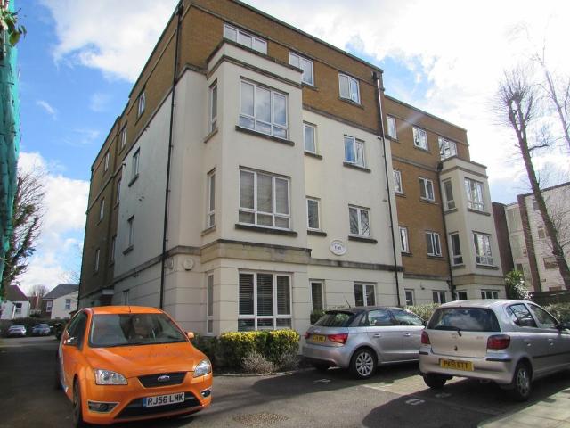 Woodcote Road, Wallington SM6, 2 bed flat to rent, £1,600 pcm | PrimeLocation