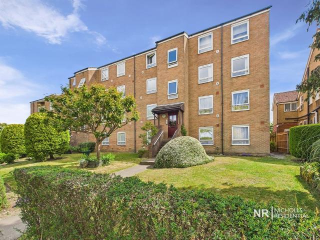 Woodcote Road, Wallington, Surrey. SM6, 2 bed flat to rent, £1,650 pcm | PrimeLocation