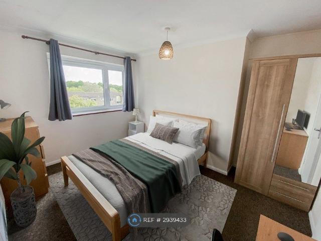 Woodcock Close, Colchester CO4, 3 bed flat to rent, £1,250 pcm | PrimeLocation