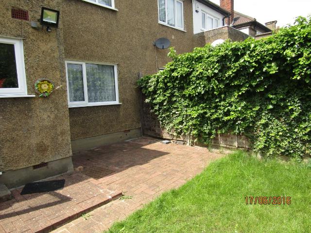 Woodcock Hill, Harrow HA3, 2 bed maisonette to rent, £1,800 pcm | PrimeLocation