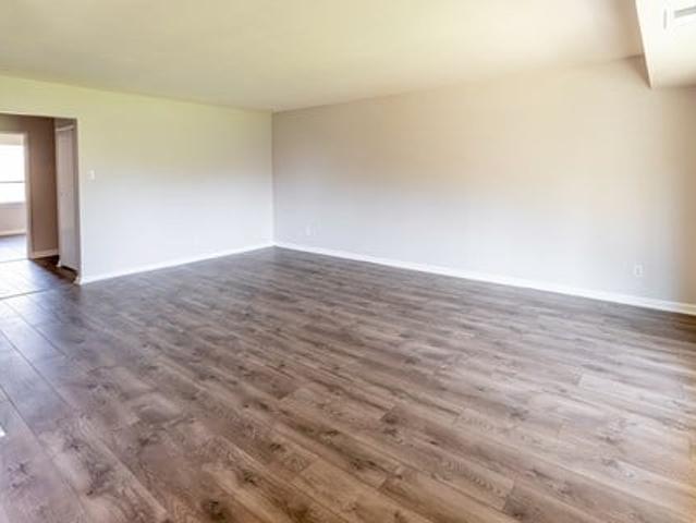Woodcrest Village 2 Bed / 2 Bath