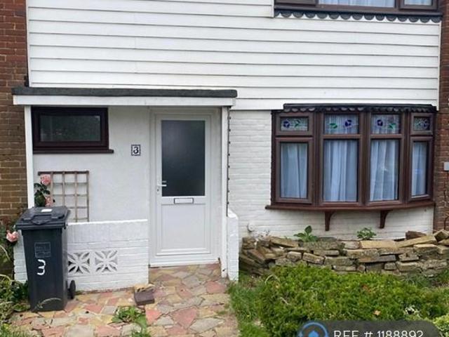 Woodard Road, Lancing, BN15 3 bed terraced house to rent £1,575 pcm £363 pw