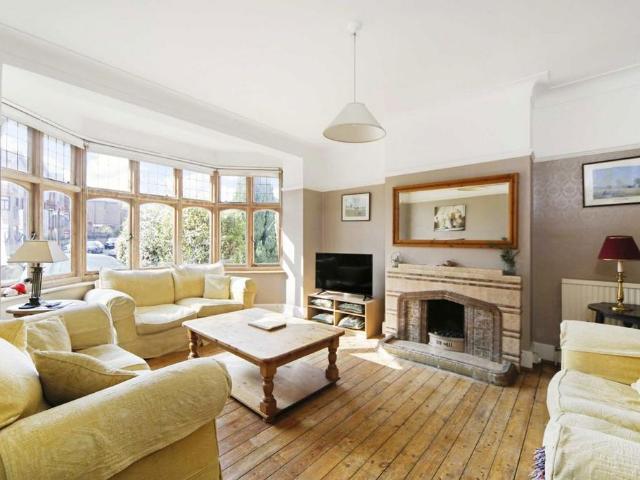 Woodbourne Avenue, London SW16 5 bed semi detached house to rent £3,900 pcm £900 pw