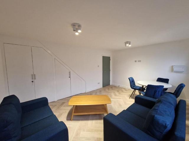 Woodborough Road, Nottingham. 3 bed apartment to rent £1,050 pcm £242 pw