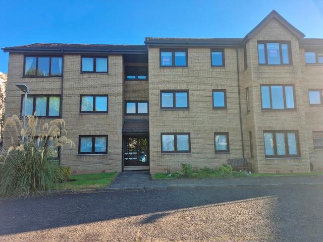 Woodbank Gardens, Largs, North Ayrshire KA30, 2 bed flat to rent, £925 pcm | PrimeLocation