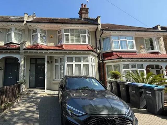Woodberry Avenue, London, N13 4EH, United Kingdom | 3 bed house for rent #167545744 | Rentberry