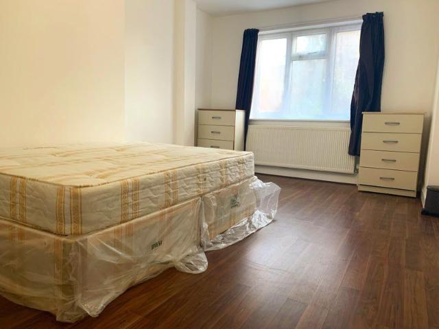 Woodberry Grove, Finsbury Park, London N4, Room to rent, £875 pcm | PrimeLocation