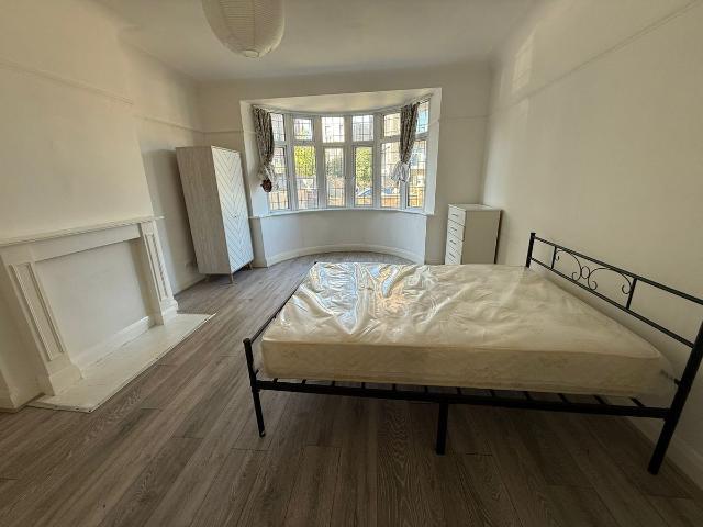 Woodberry Grove, Finsbury Park, London N4, Room to rent, £950 pcm | PrimeLocation