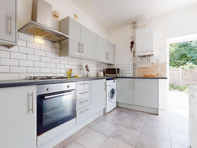Woodberry Grove, Finsbury Park, London N4, Room to rent, £900 pcm | PrimeLocation