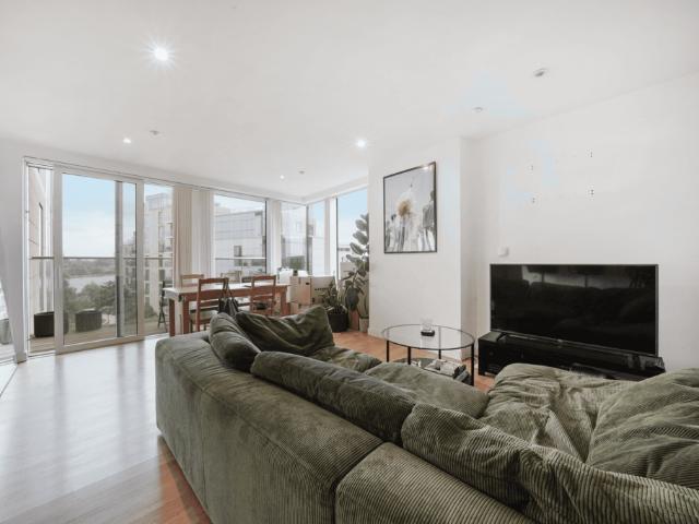 Woodberry Grove, London, N4 2 bed apartment to rent £2,750 pcm £635 pw