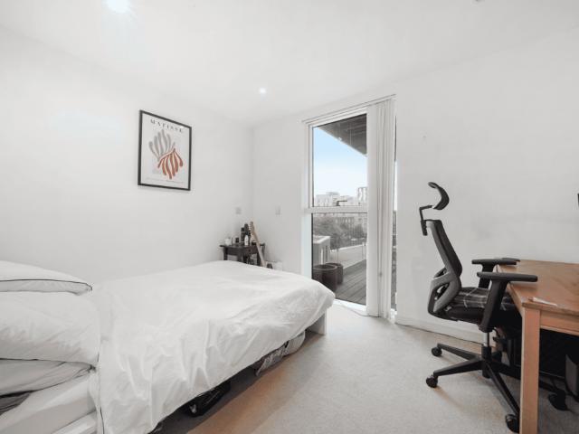 Woodberry Grove, London, N4 2 bed apartment to rent £3,000 pcm £692 pw