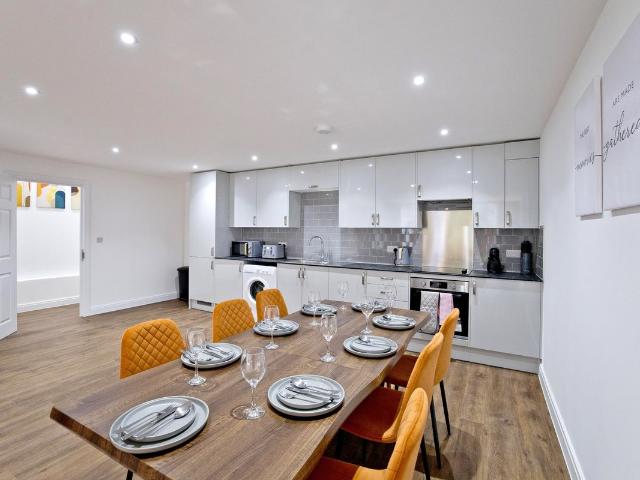 Woodberry Grove N4, 3 bed flat to rent, £3,595 pcm | PrimeLocation