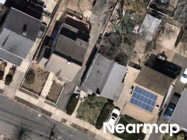 Woodbine Ave