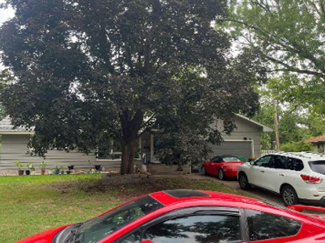 Woodbine Ln N