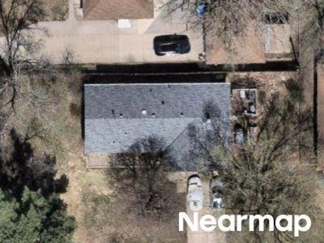 Woodbine Ln N