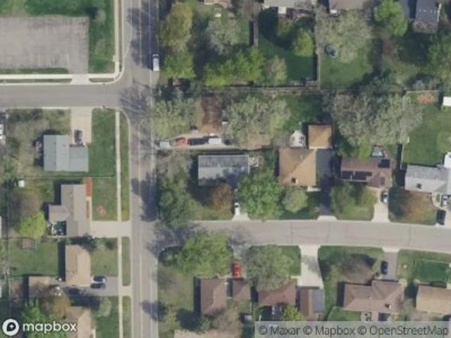 Woodbine Ln N