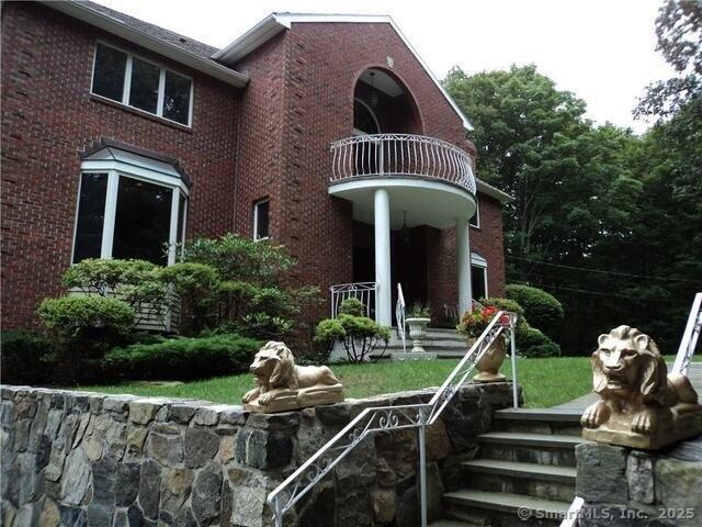 Woodbine Rd, Stamford, Home For Sale