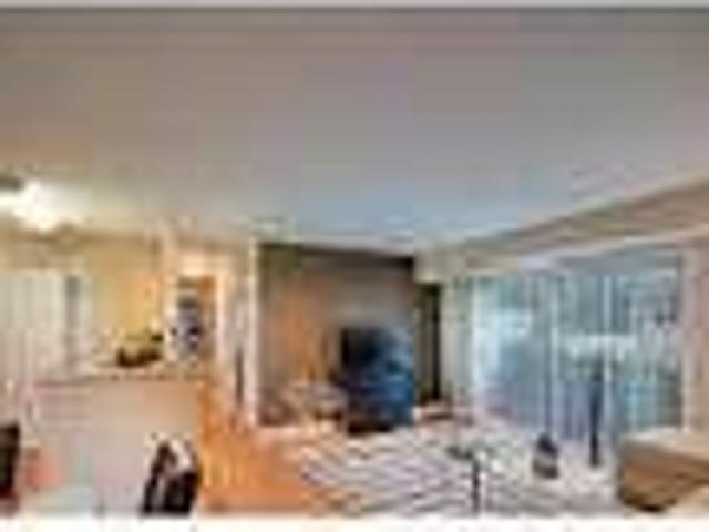 Woodbridge Luxurious 2 + 2. Parking Available!