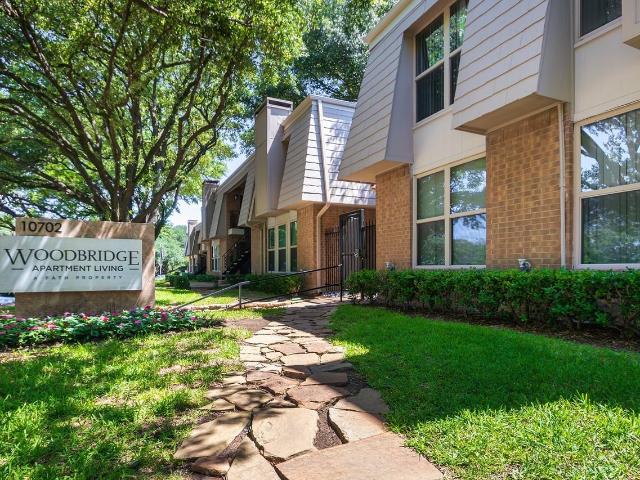 Woodbridge 2 Bedroom Apartment for Rent at 10702 Stone Canyon Rd, Dallas, TX 75230