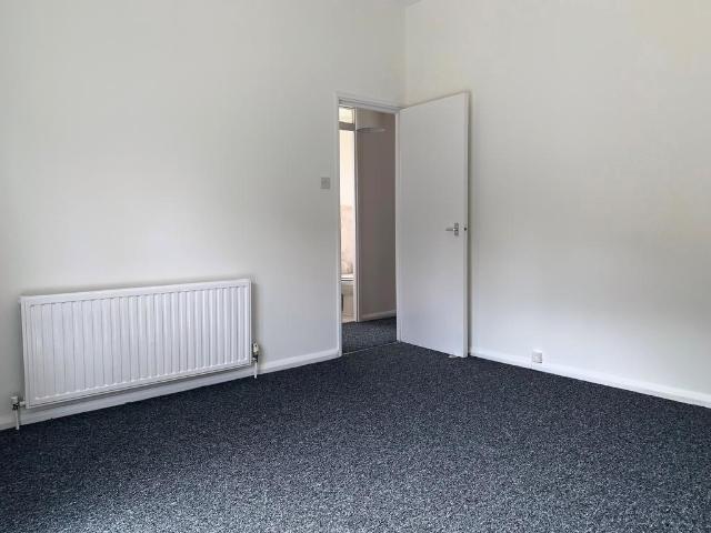 Woodburn Close, London, NW4 2 bed flat to rent £1,950 pcm £450 pw