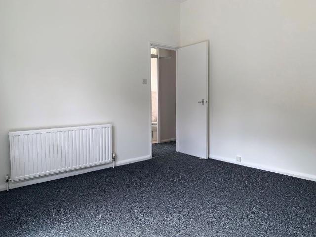 Woodburn Close, London NW4, 2 bed flat to rent, £1,950 pcm | PrimeLocation