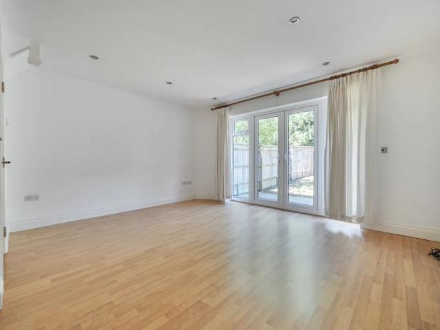 Woodbury Close