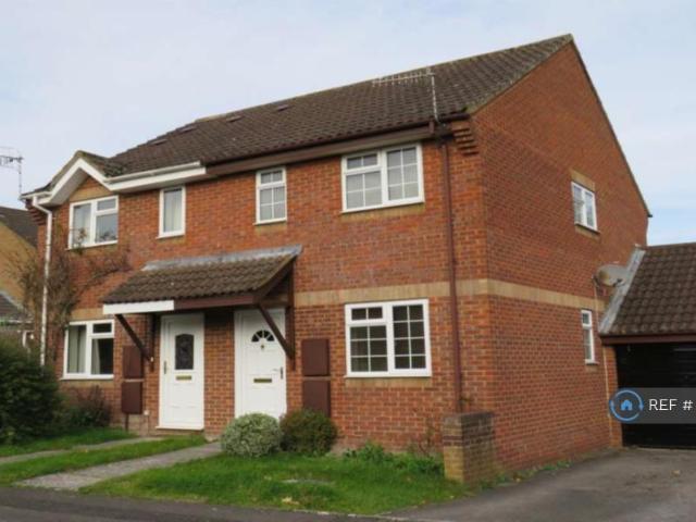 Woodbury Gardens, Salisbury, SP2 2 bed semi detached house to rent £1,420 pcm £328 pw
