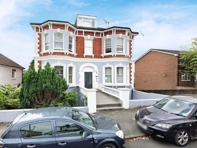 Woodbury Park Road, Tunbridge Wells, TN4 2 bed apartment to rent £1,325 pcm £306 pw
